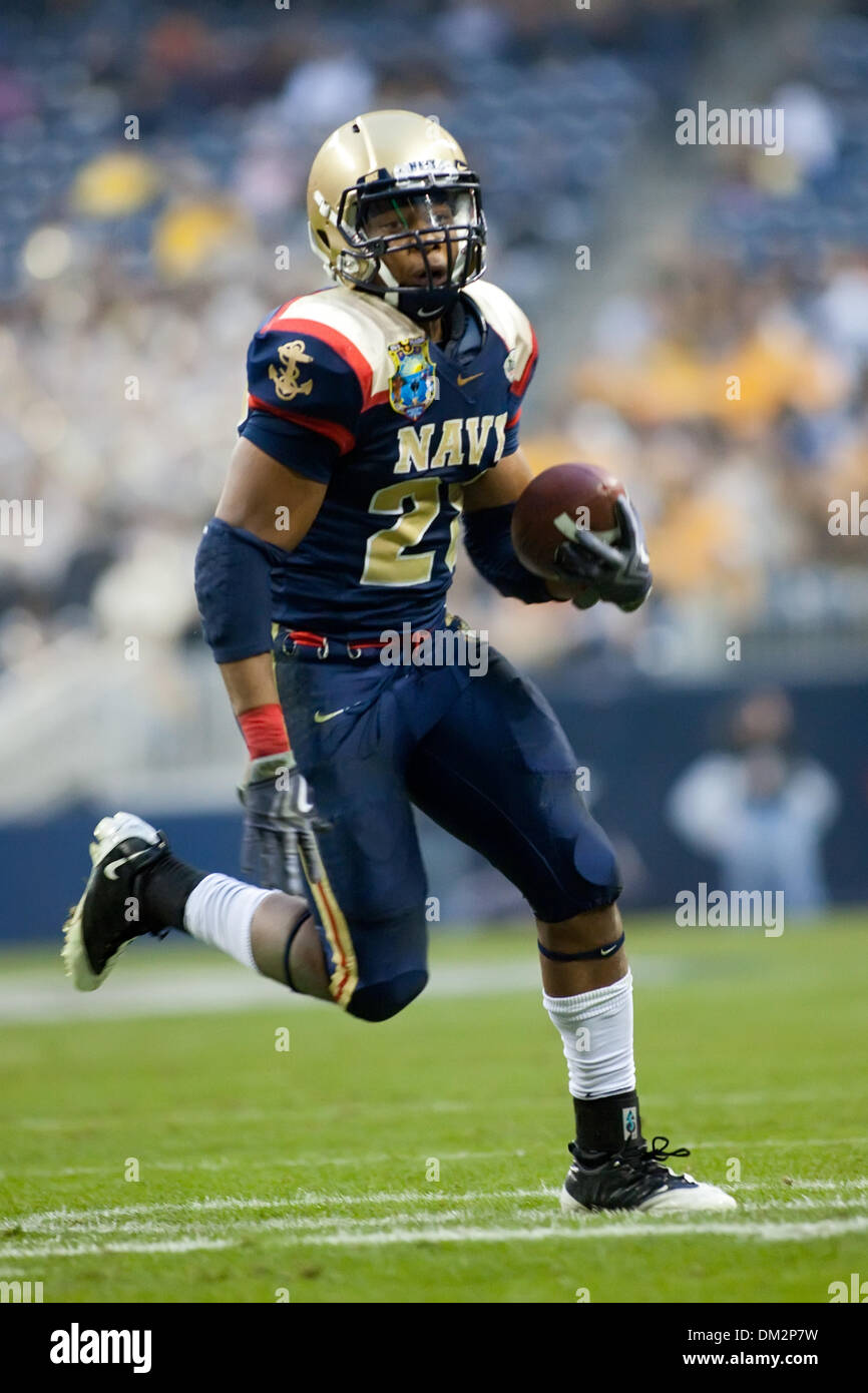 Navy running back Marcus Curry cuts to the outside before scoring a ...