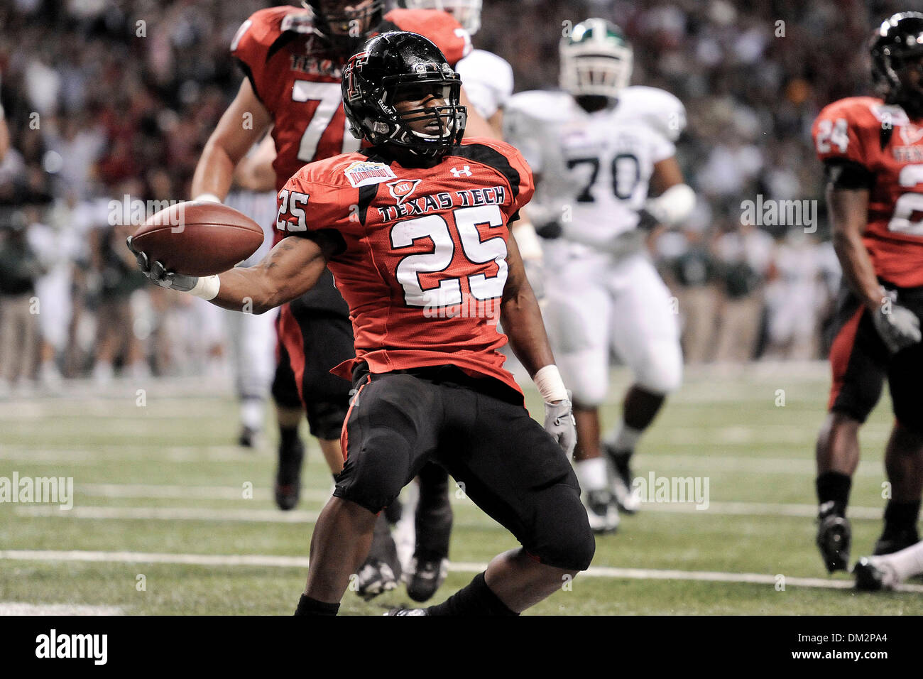 Texas Tech RB Baron Batch (25) powers into the end zone in the first ...