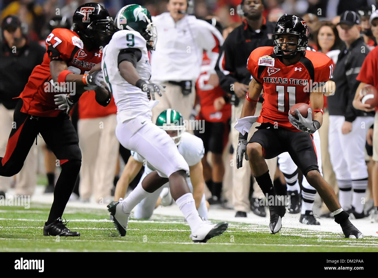 Texas Tech wide receiver Tramain Swindall (11) makes the reception down ...
