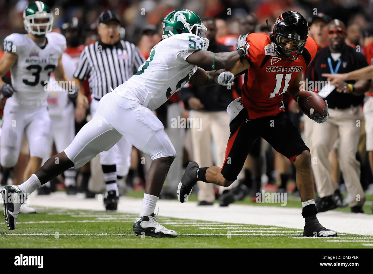 Texas Tech wide receiver Tramain Swindall (11) makes the reception down ...