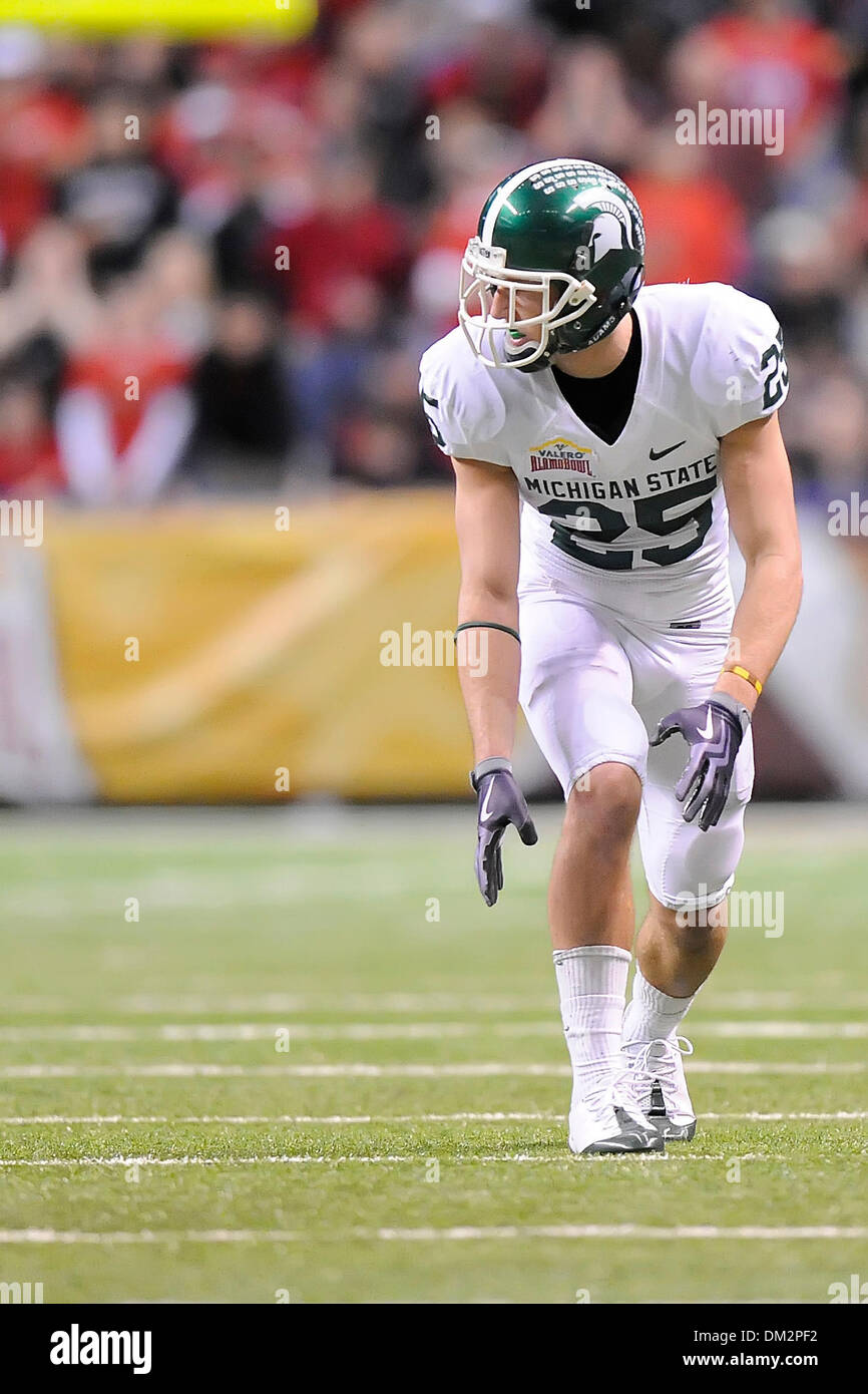 Michigan State wide receiver Blair White (25) lines up in the game ...