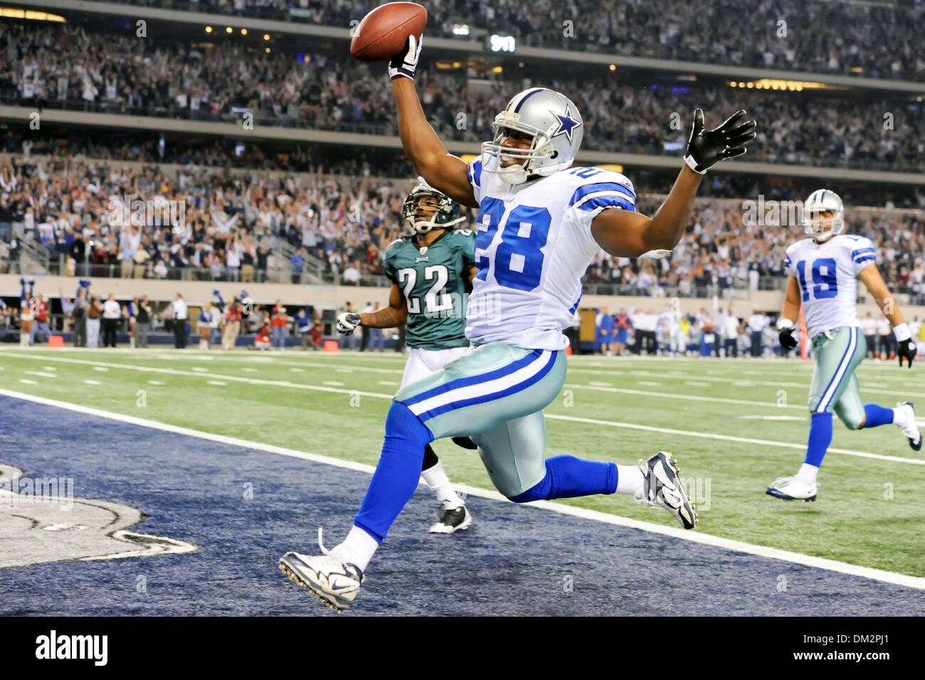 Dallas Cowboys running back Felix Jones (28) scores the final touchdown ...