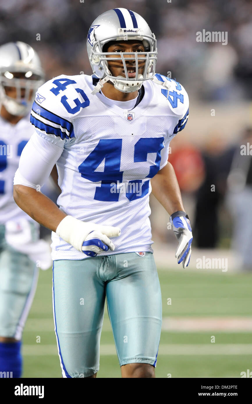 Dallas Cowboys safety Gerald Sensabaugh (43) warms up prior to the NFL ...