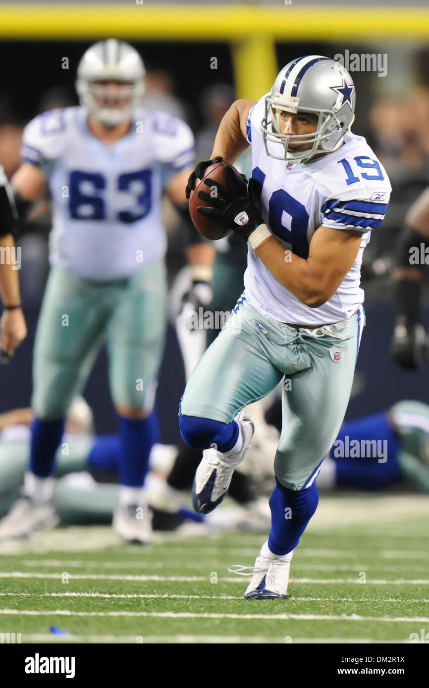 Dallas Cowboys wide receiver Miles Austin (19) makes the reception in ...