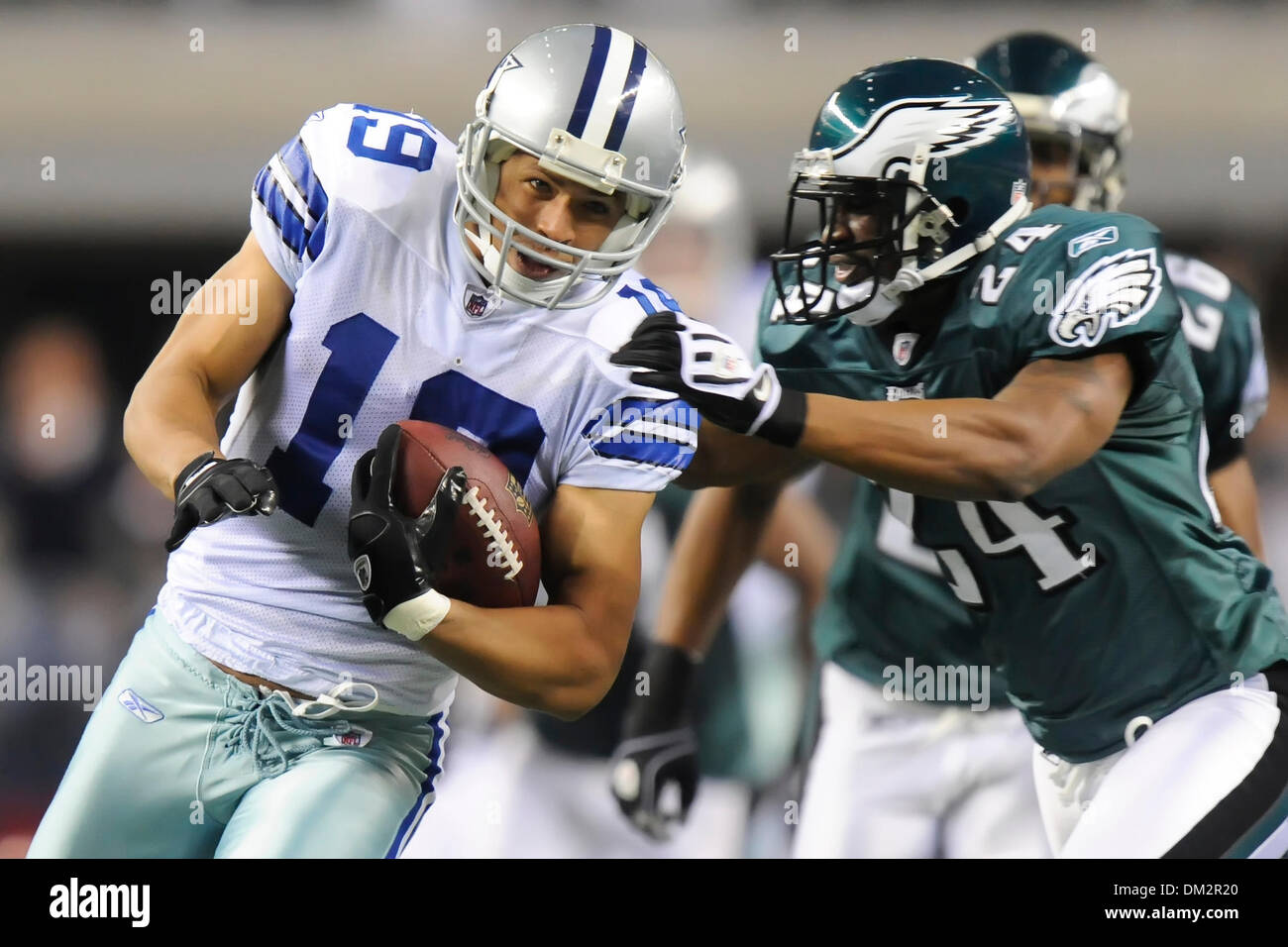 Dallas Cowboys wide receiver Miles Austin (19) makes the reception in ...