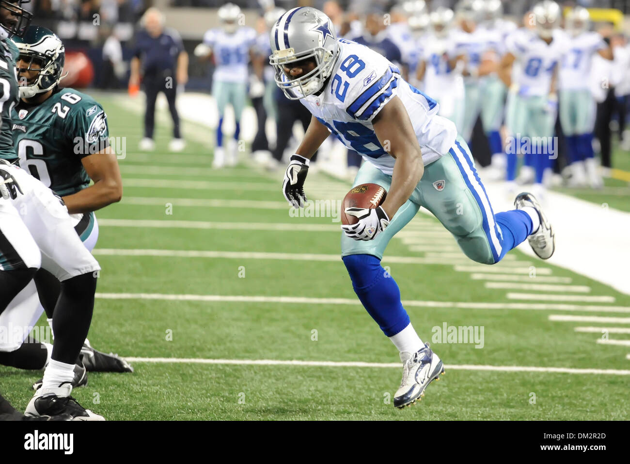 Dallas Cowboys running back Felix Jones (28) makes the reception at the ...