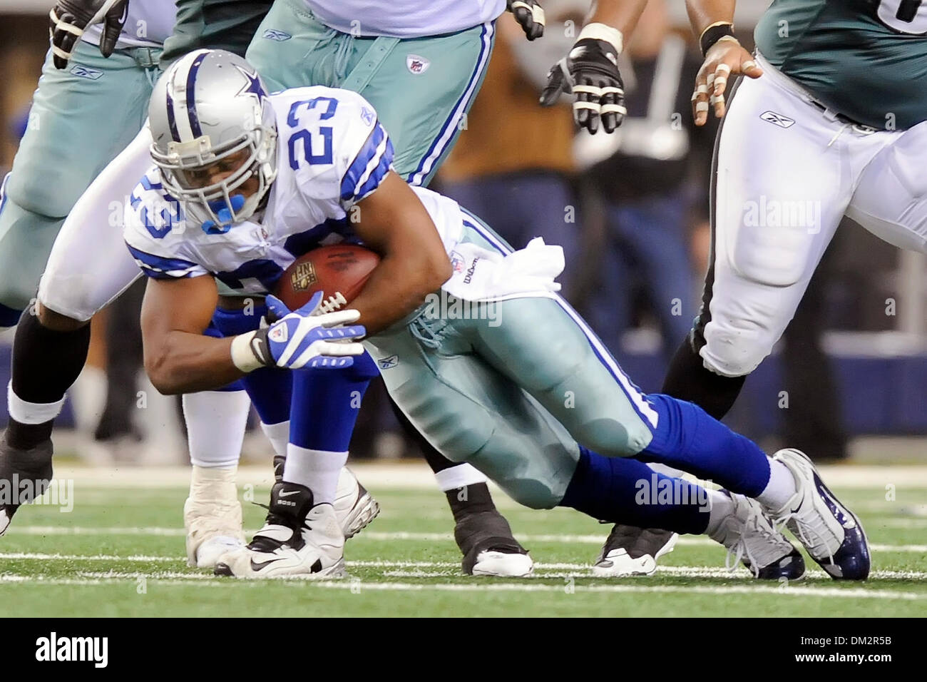 Dallas Cowboys running back Tashard Choice (23) bursts up the middle in ...
