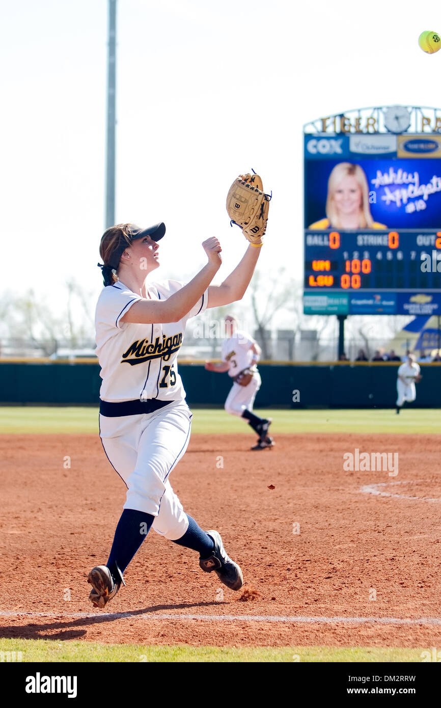 Third base line hi-res stock photography and images - Alamy