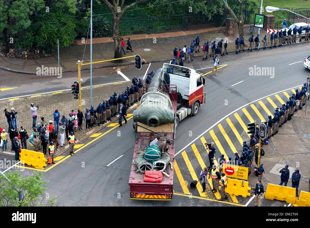 Pretoria, South Africa. 11th Dec, 2013. The new Madiba statue on its ...