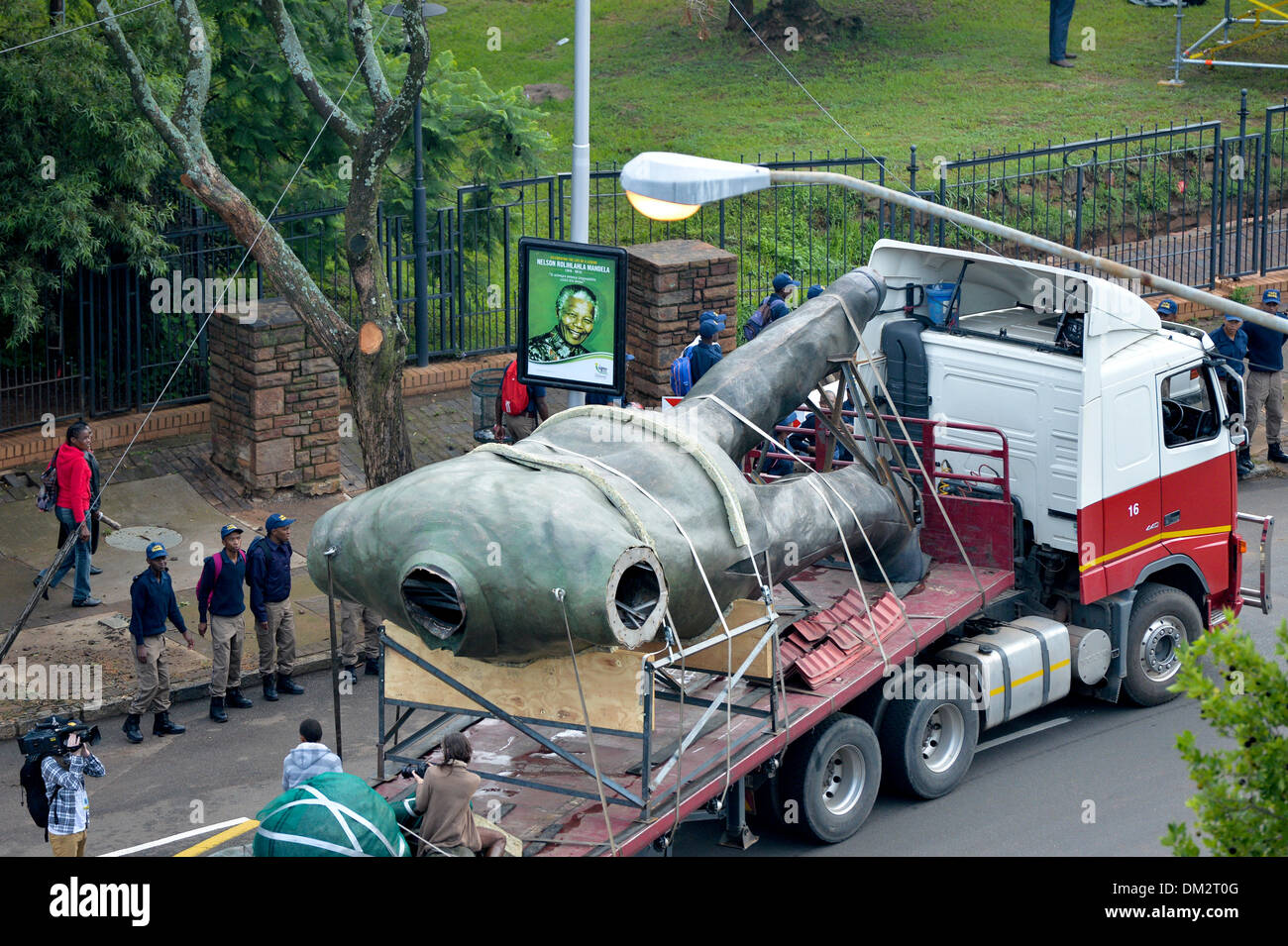 Pretoria, South Africa. 11th Dec, 2013. The new Madiba statue on its ...