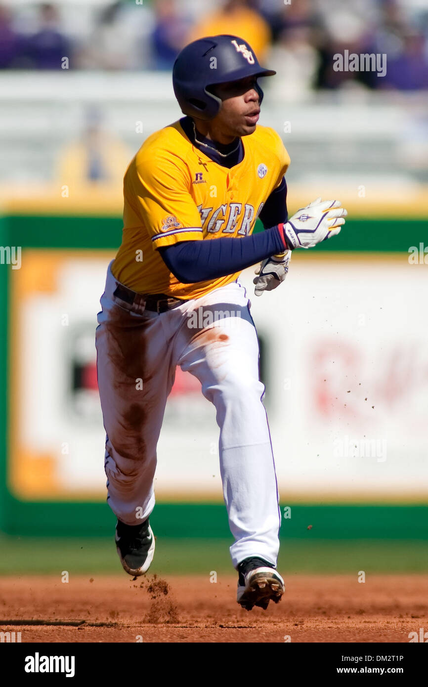 William & Mary at LSU; LSU outfielder Leon Landry (6) runs to third ...