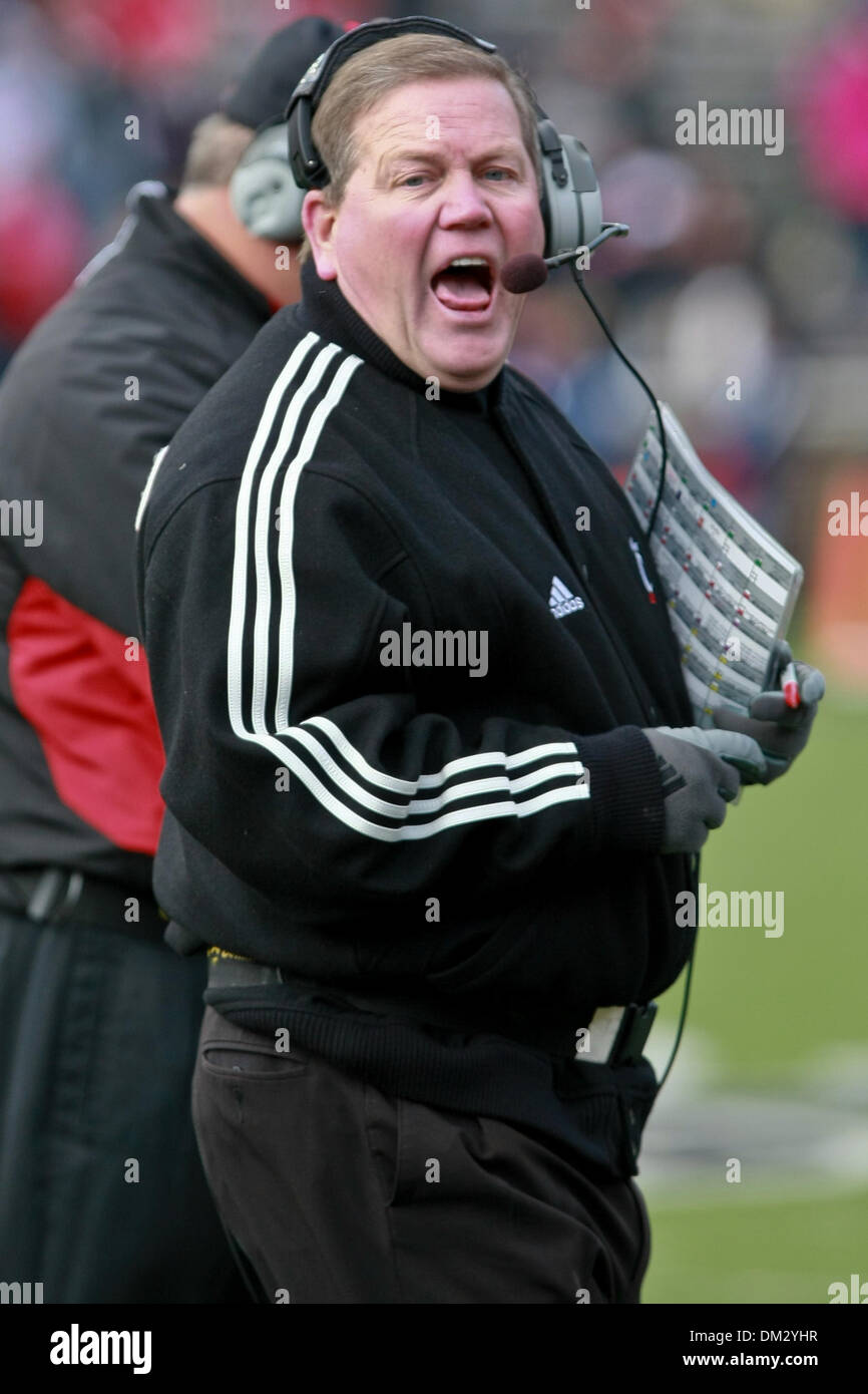 27 November 2009: Cincinnati Bearcats coach Tim Kelly on the sidelines ...