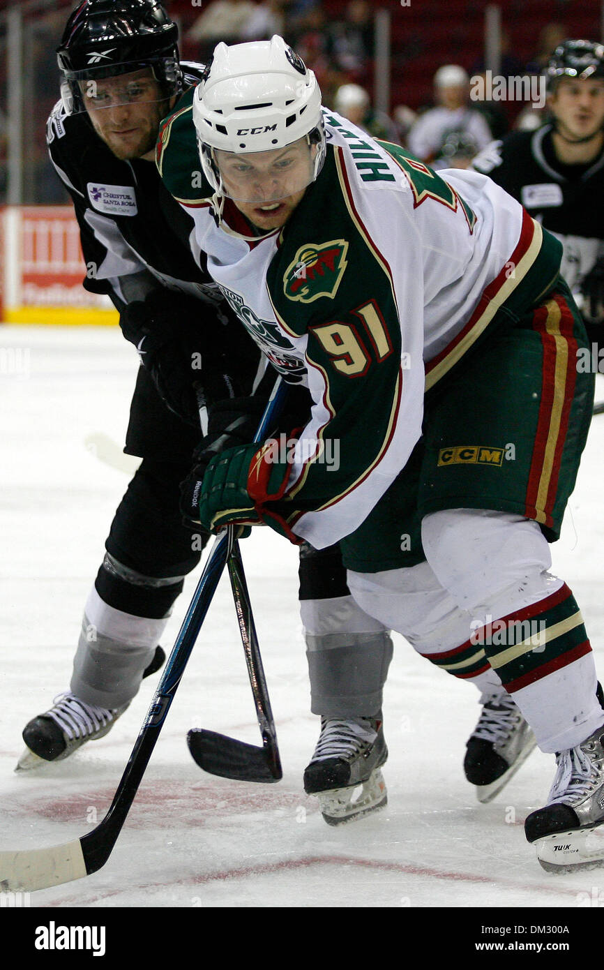 Houston Aeros Center Andy Hilbert (91) wina a face off in the third ...