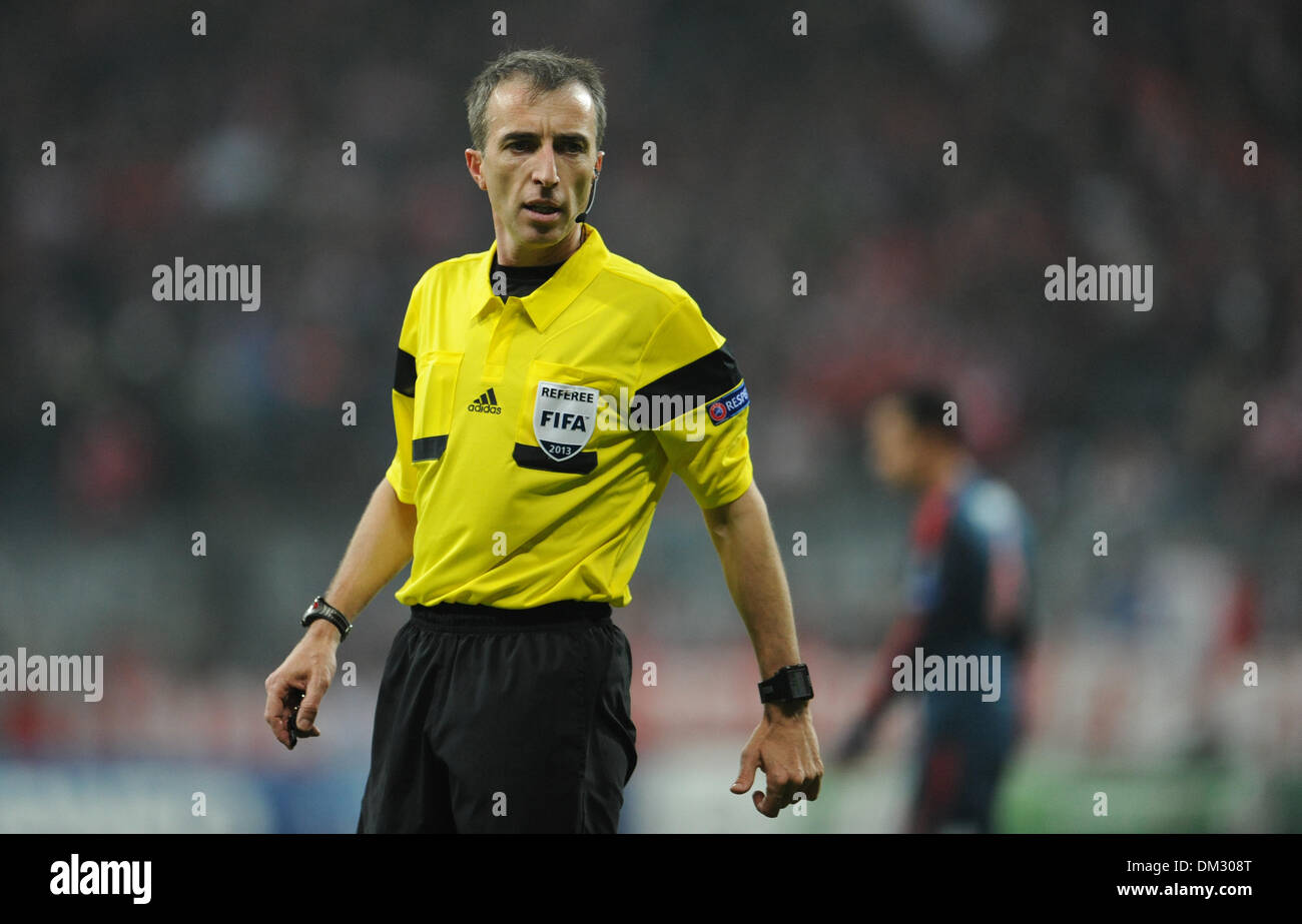 Referee fernandez hi-res stock photography and images - Alamy
