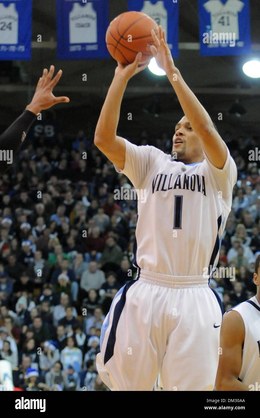 Villanova guard Scottie Reynolds #1 shoots in the second half Villanova ...