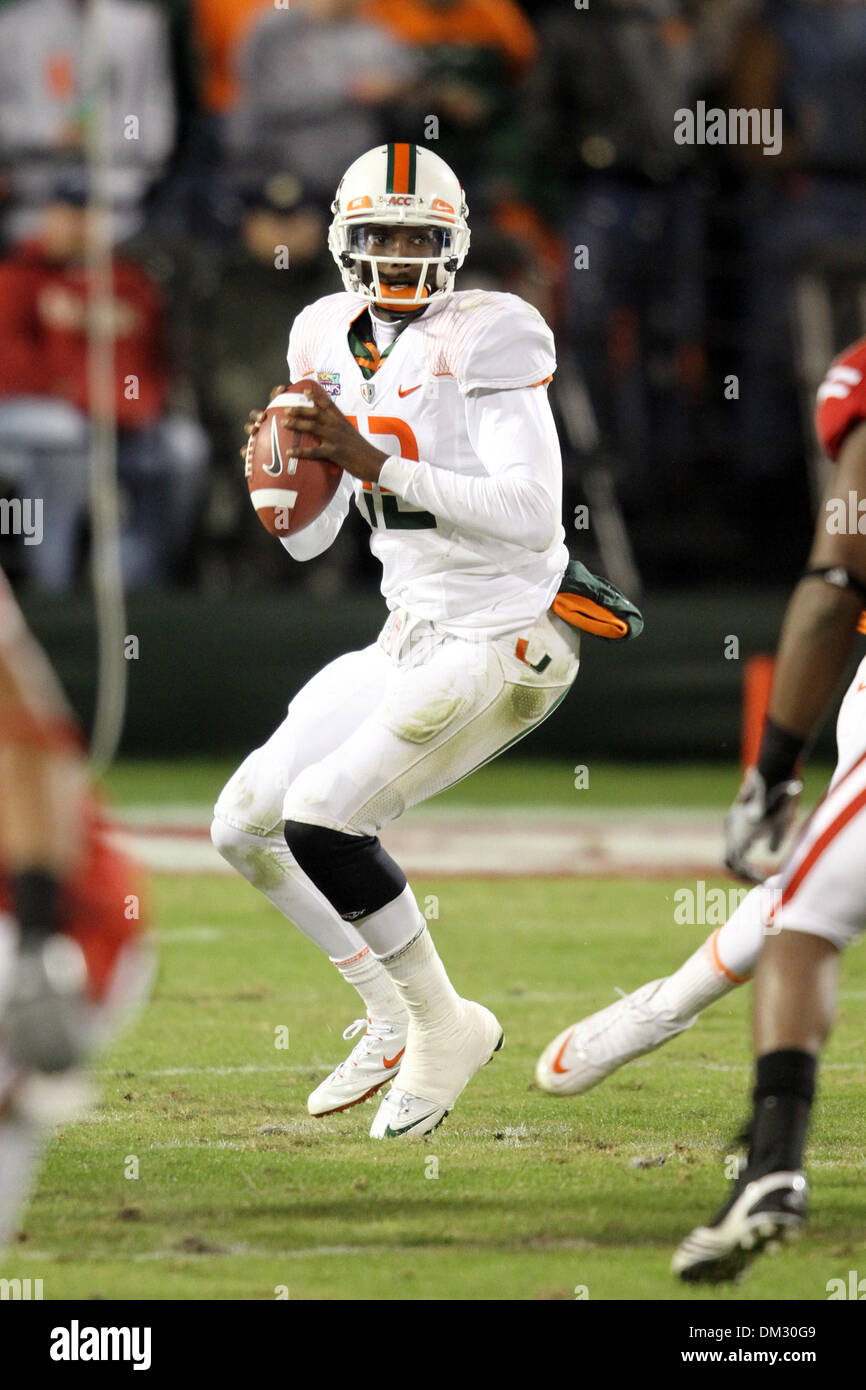 Miami (FL) quarterback Jacory Harris (12) scrambles out of the pocket ...