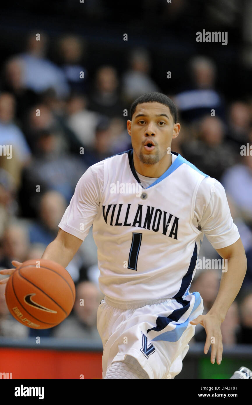 Villanova guard Scottie Reynolds #1 brings the ball up court during the ...