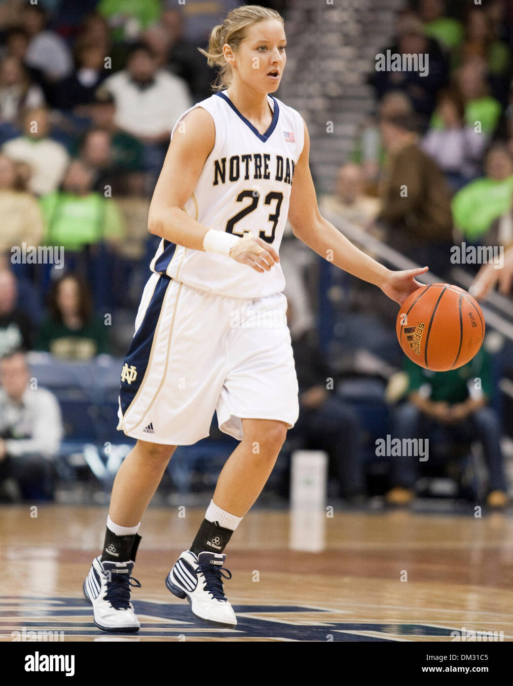 Notre Dame Guard Melissa Lechlitner (23) in game action between the ...