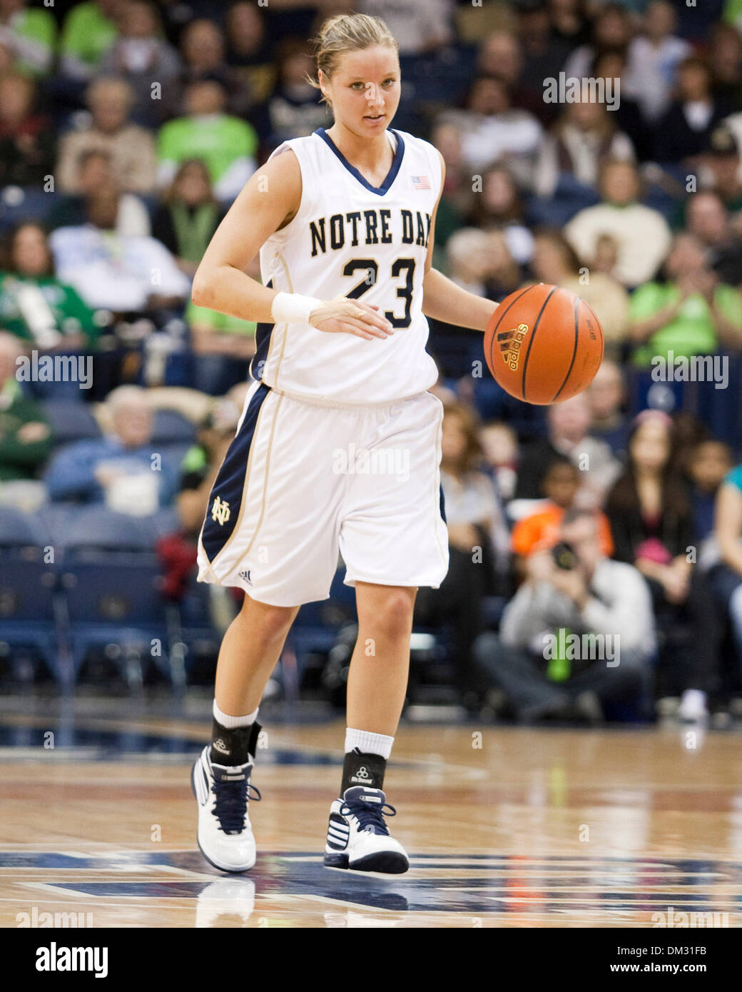 Notre Dame Guard Melissa Lechlitner (23) in game action between the ...