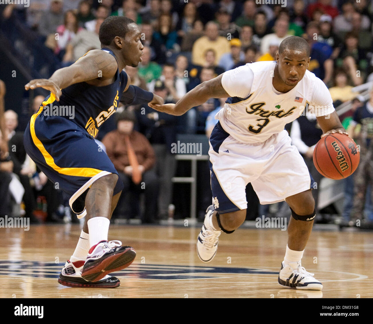 Notre Dame Guard Tory Jackson (1) and West Virginia Guard Darryl Bryant ...