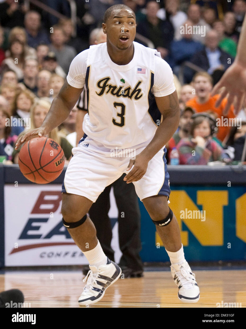 Notre Dame Guard Tory Jackson (3) in game action between the Notre Dame ...