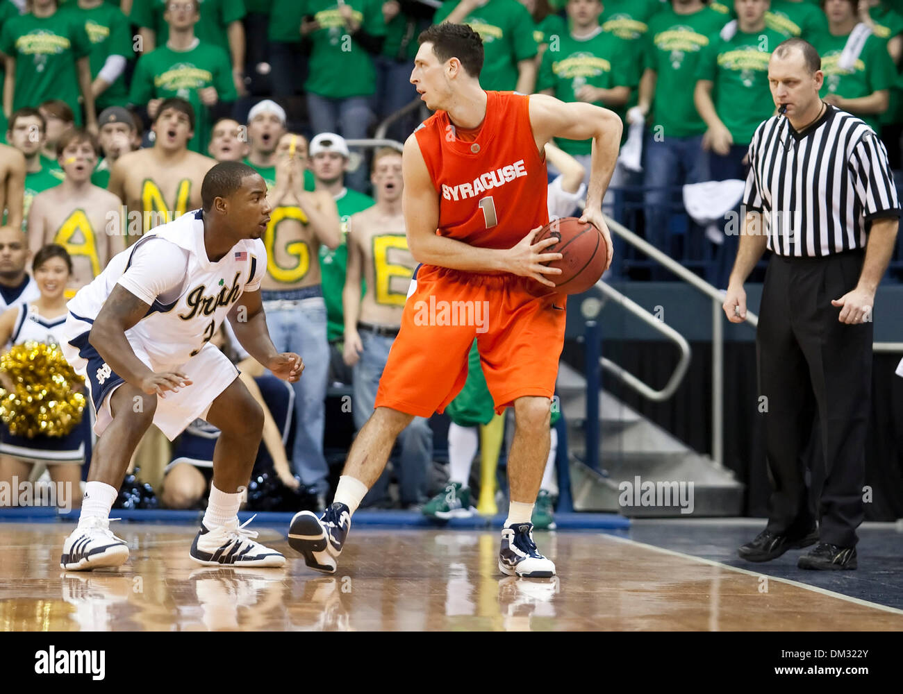 Notre Dame Guard Tory Jackson (3) defends Syracuse Guard Andy Rautins ...