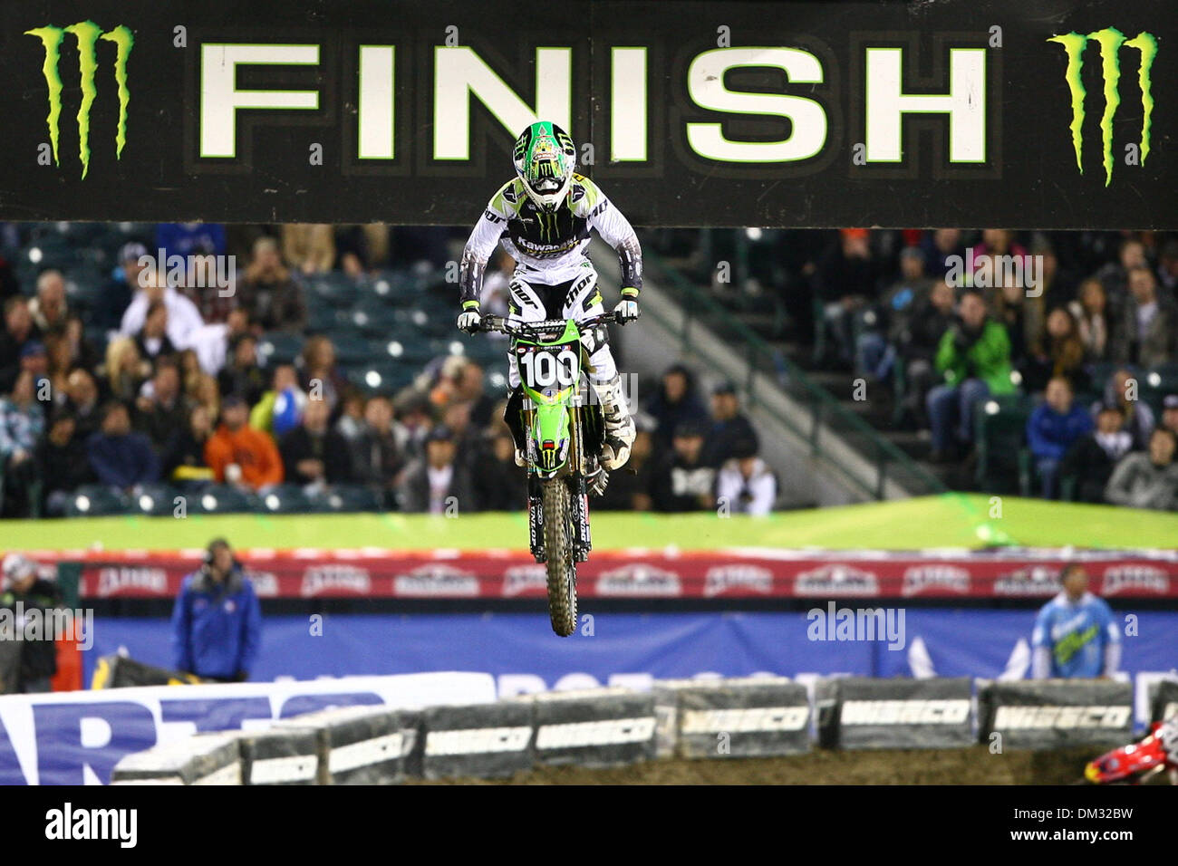 250 Heat 1 - totally dominated by Josh Hansen, number 100, on the Pro ...