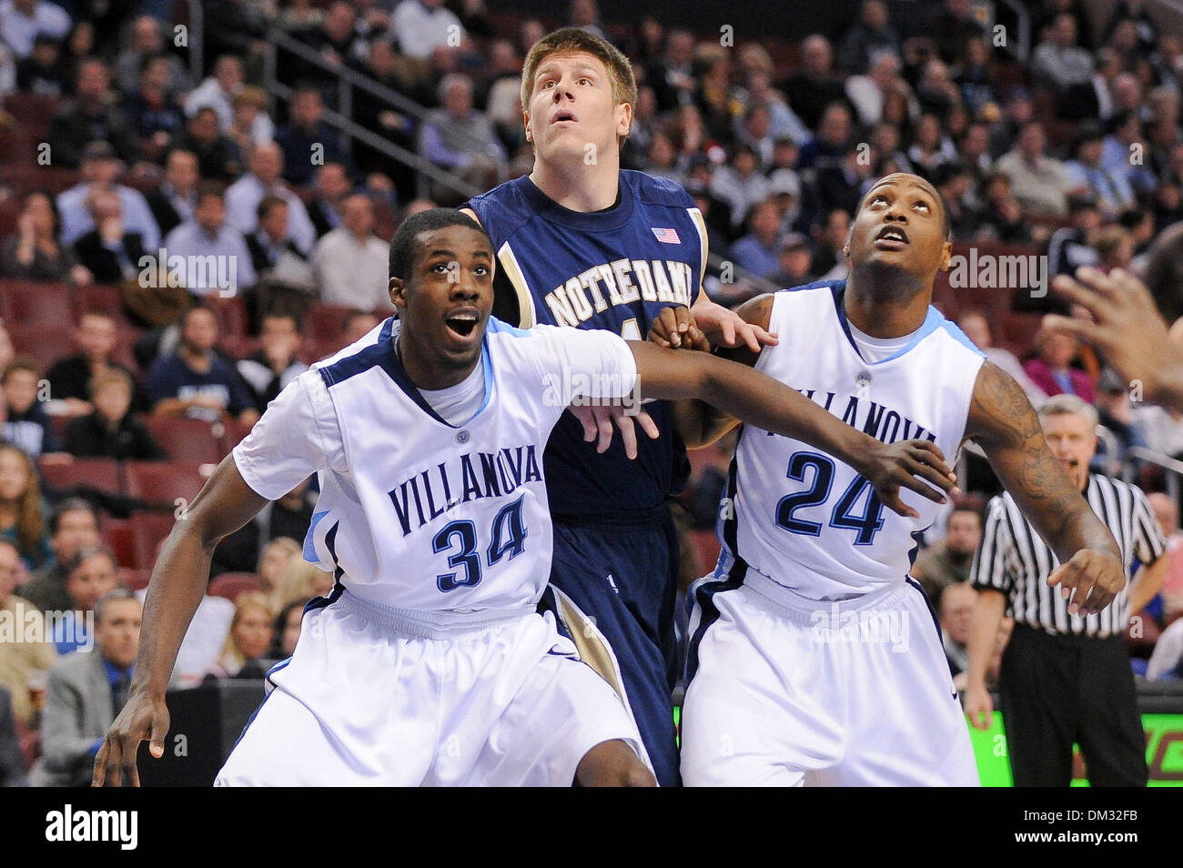 Villanova forward Isaiah Armwood #34, Notre Dame forward Luke Harangody ...