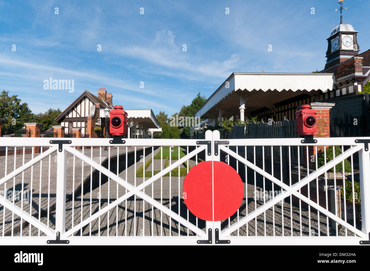Railroad crossing gates hi-res stock photography and images - Alamy