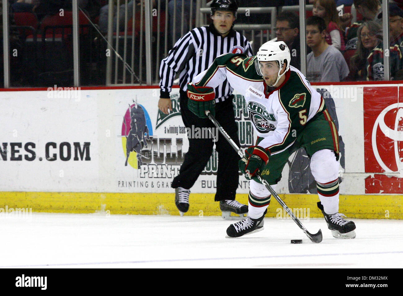 Houston Aeros Defenseman Ryan Gunderson (5) playing at the point keeps ...