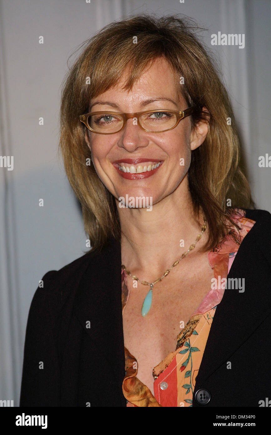 Nov. 29, 2001 - 9TH ANNUAL DIVINE DESIGN .OPENING NIGHT GALA AT BARKER ...