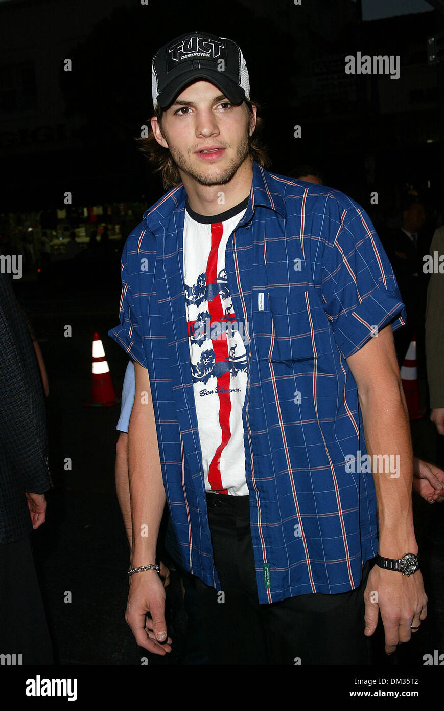 May 13, 2002 - Los Angeles, CALIFORNIA - CQ LOS ANGELES PREMIERE.AT THE ...