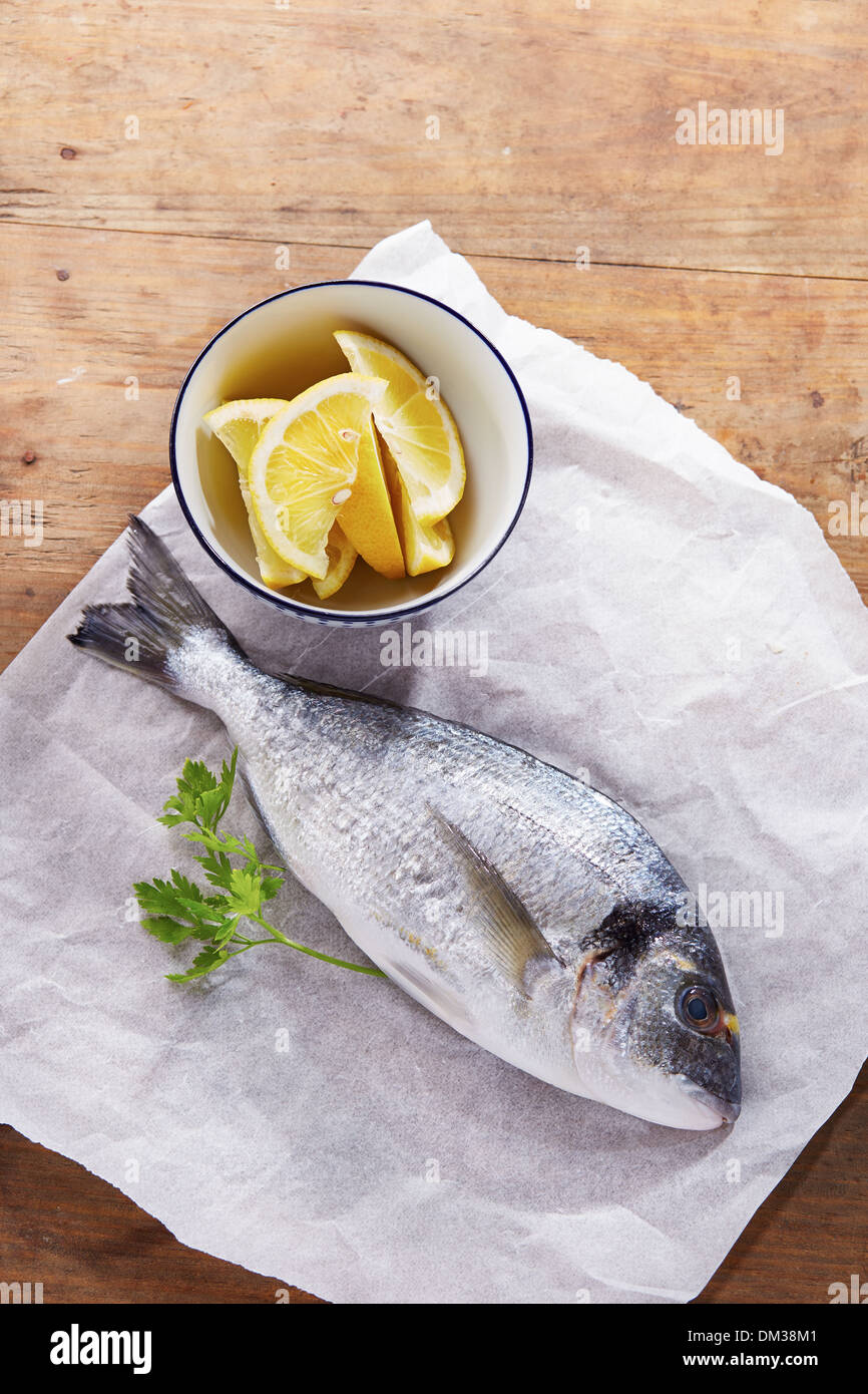 Lemon paper hi-res stock photography and images - Alamy