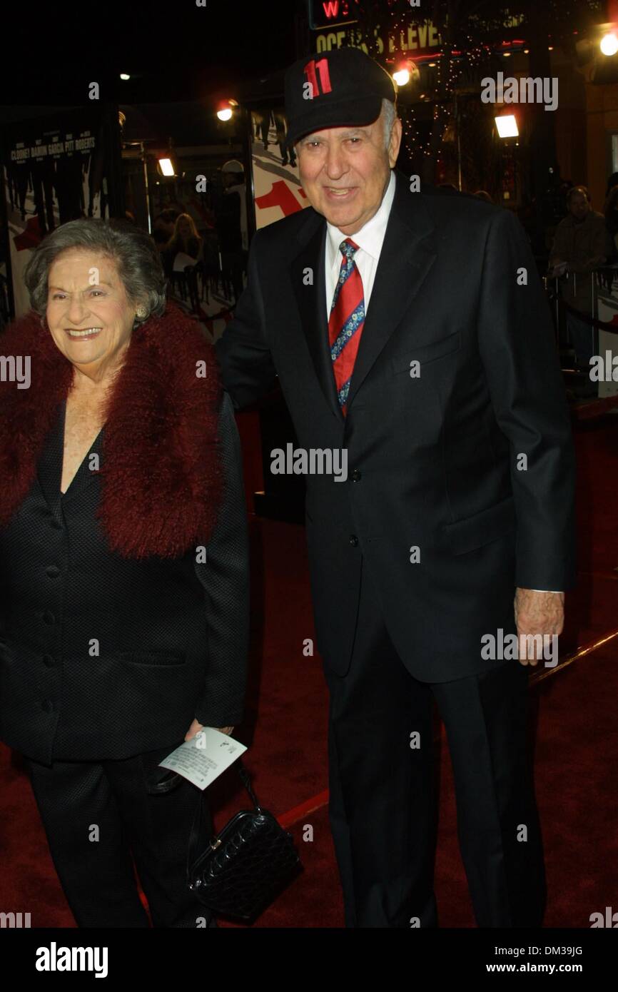 Dec. 5, 2001 - OCEAN'S ELEVEN PREMIERE.AT MANN'S VILLAGE THEATER LOS ...