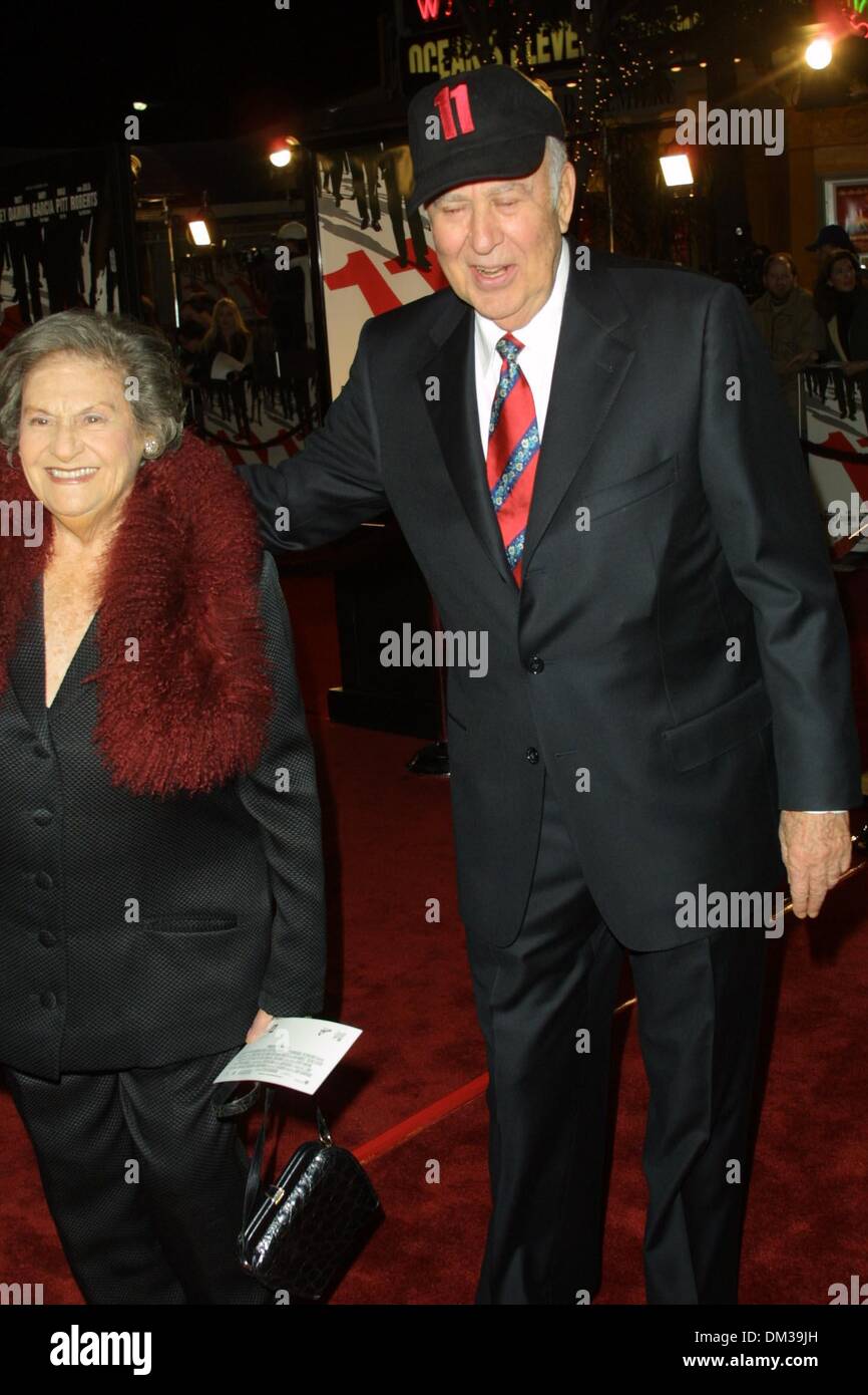 Dec. 5, 2001 - OCEAN'S ELEVEN PREMIERE.AT MANN'S VILLAGE THEATER LOS ...