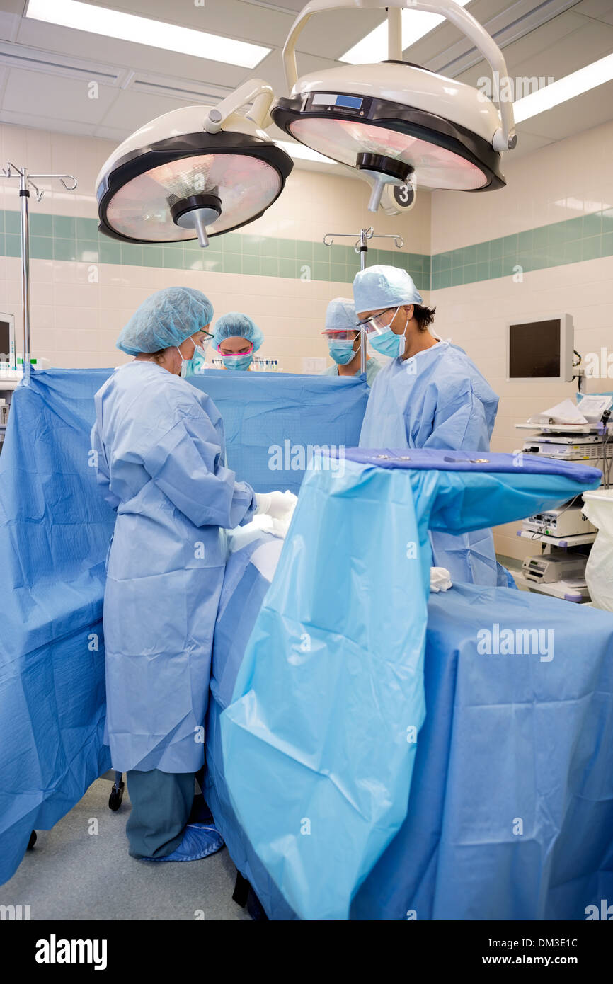 Woman operating table hospital hi-res stock photography and images - Alamy