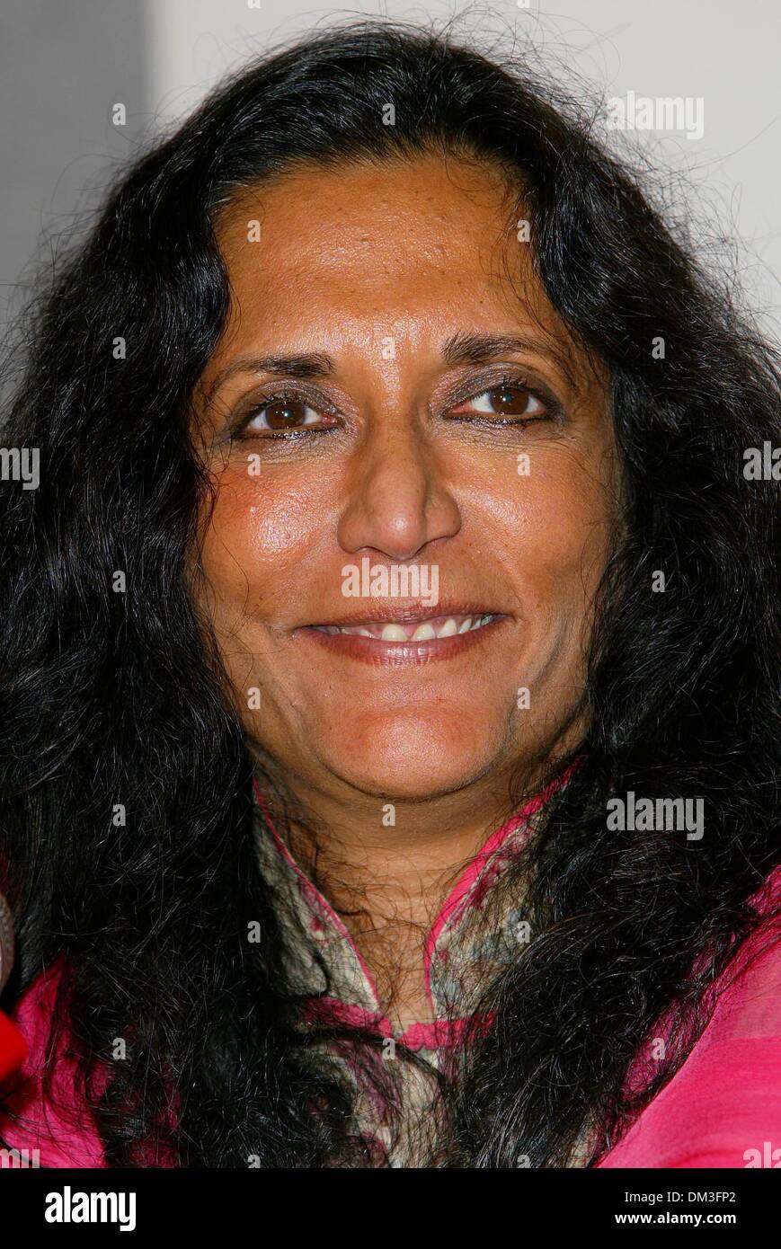 Hollywood deepa mehta 2002 hi-res stock photography and images - Alamy