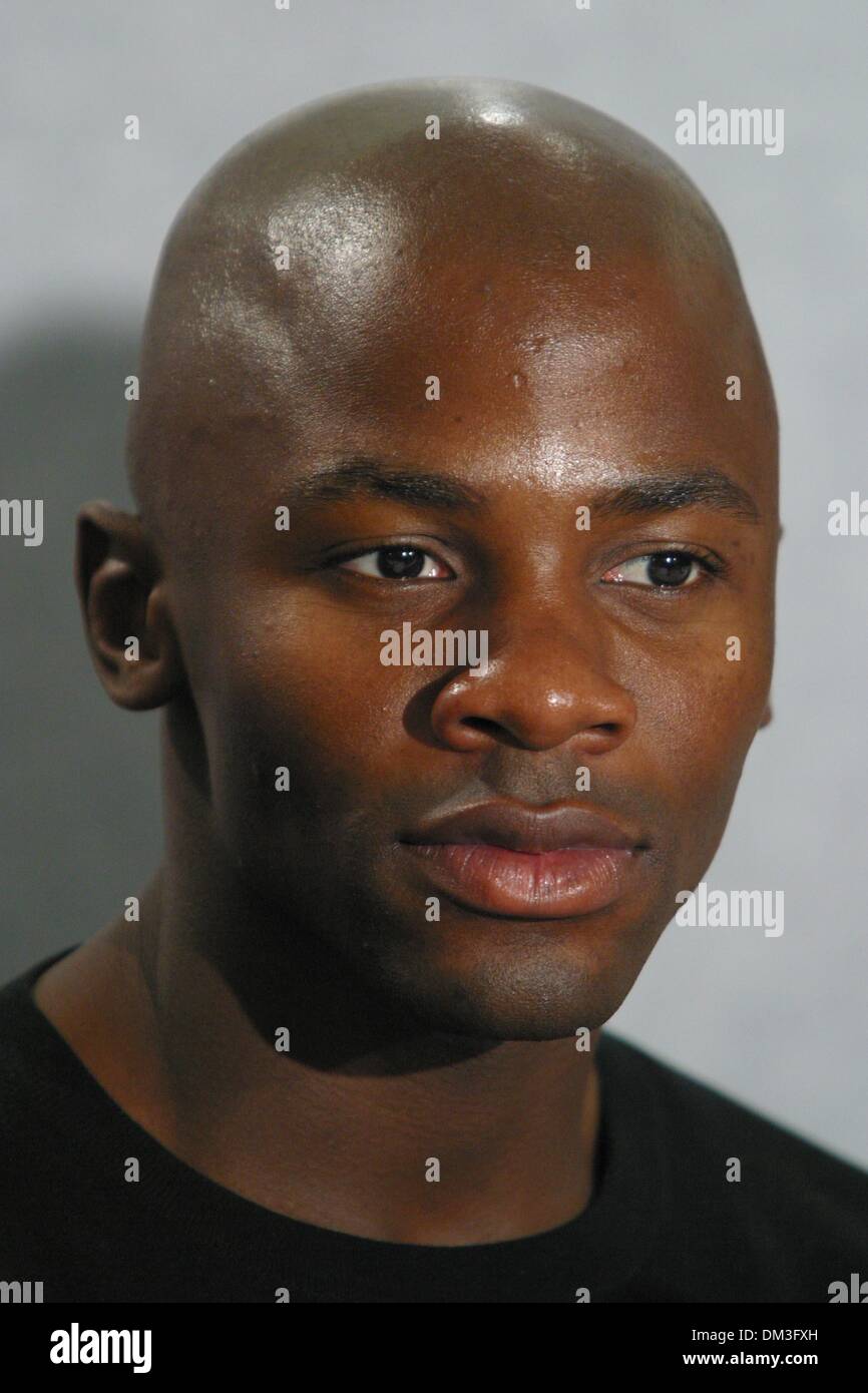 Antwone fisher derek luke antwone hi-res stock photography and images ...