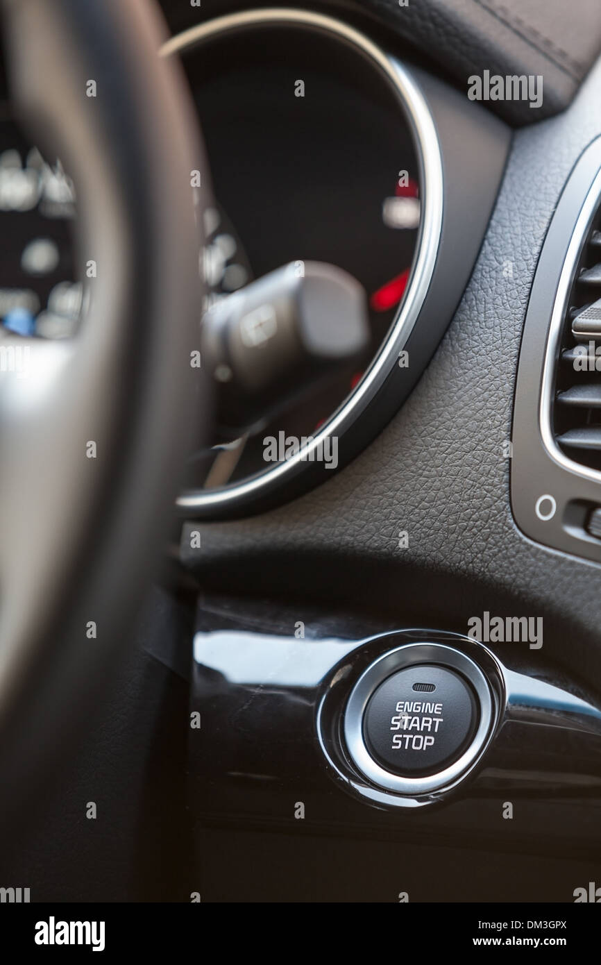 Button automatically start and stop the engine vehicle Stock Photo - Alamy