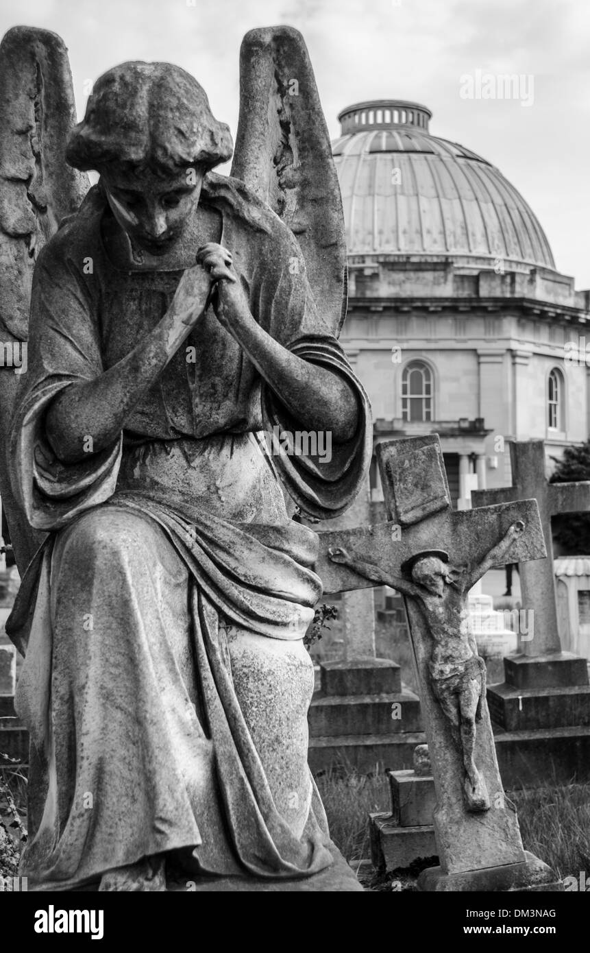 Praying Angel carved stone gravestone Stock Photo - Alamy