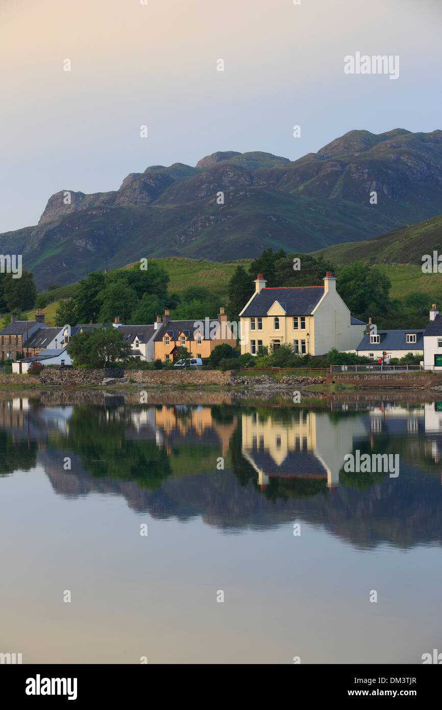 Dornie dorf hi-res stock photography and images - Alamy