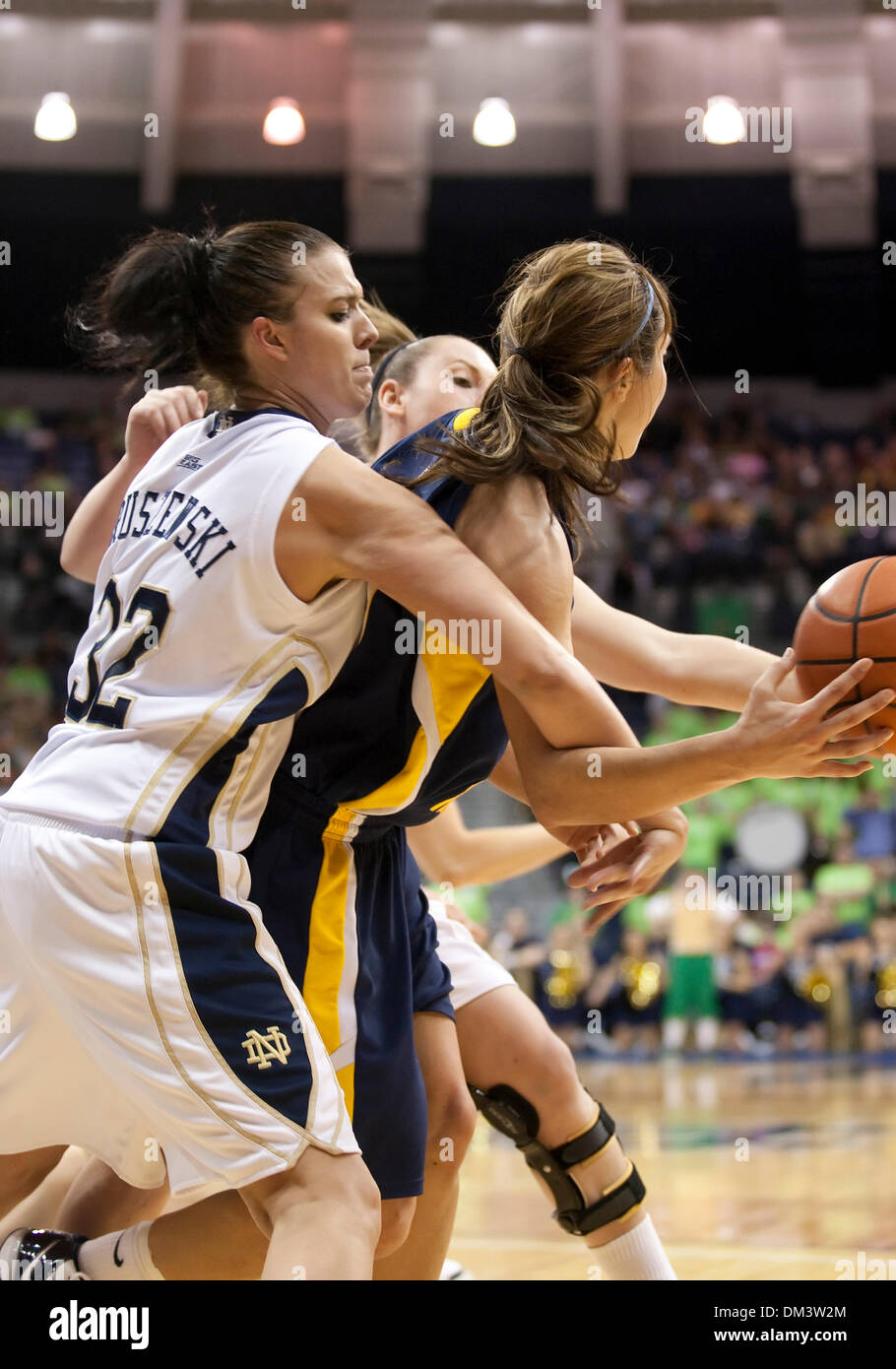 Notre Dame Forward Becca Bruszewski (32) lock down defense on West ...