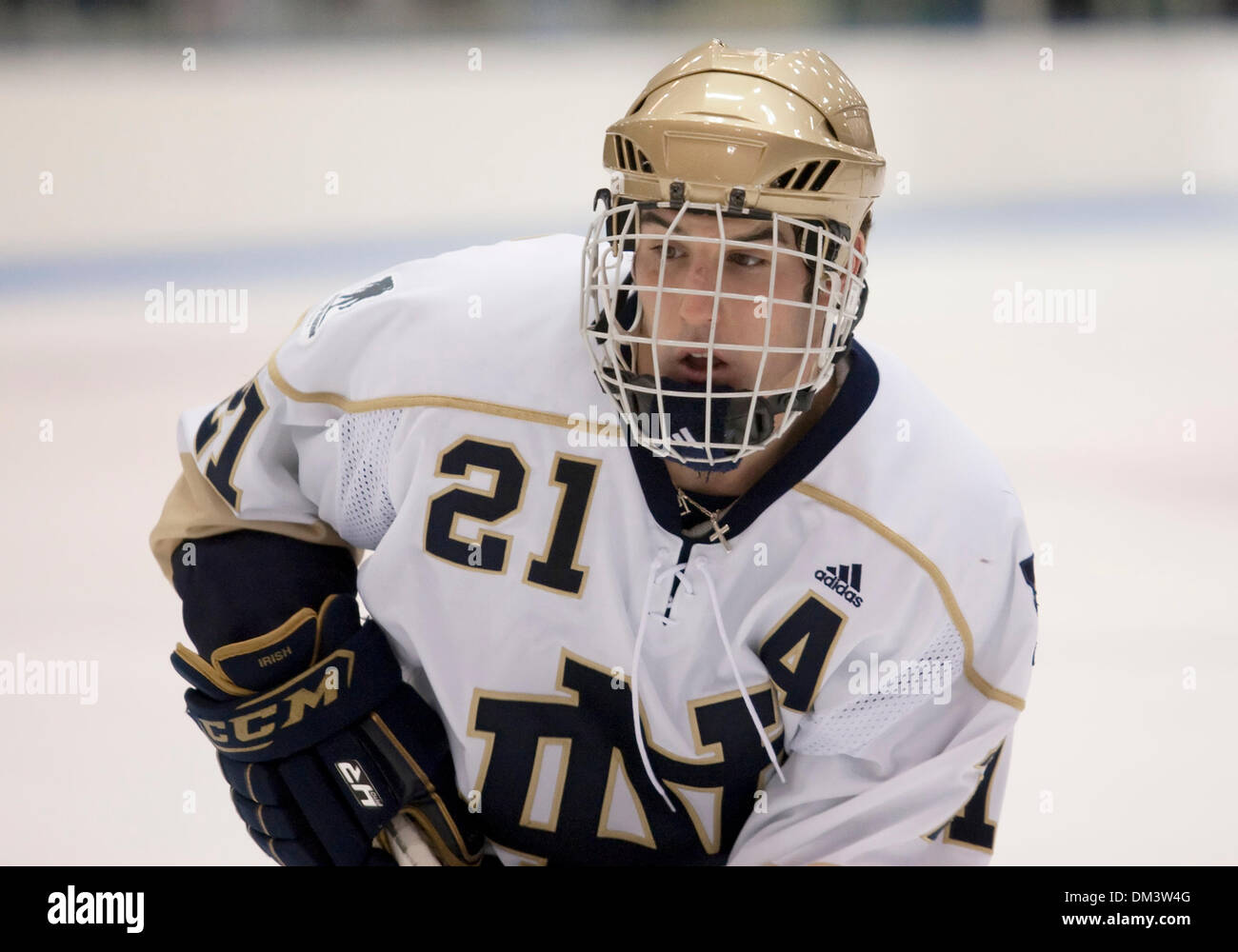 Notre Dame Center Kevin Deeth (21) in game action between the Notre ...