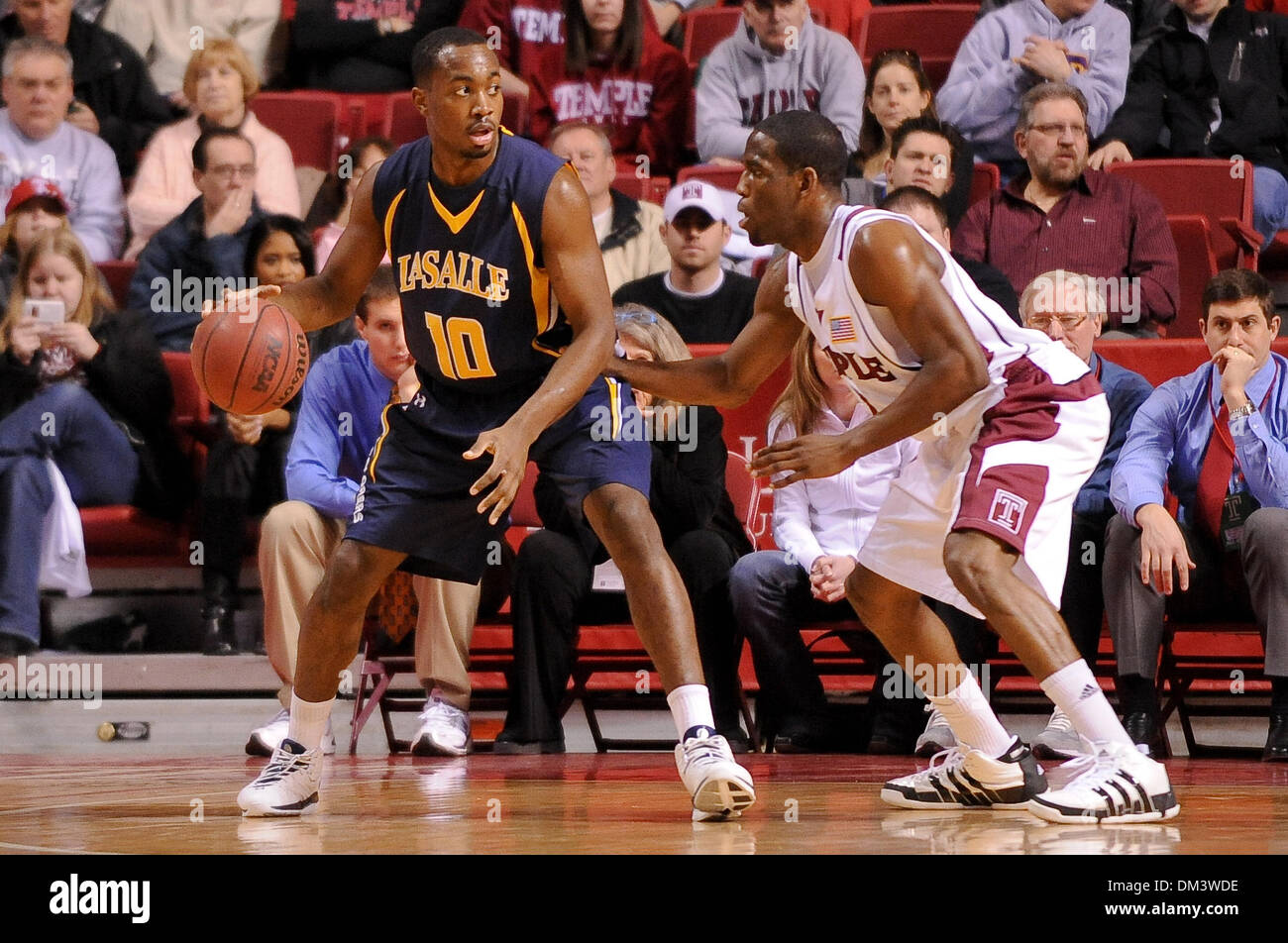 La Salle guard Rodney Green #10 with the ball being guarded by Temple ...