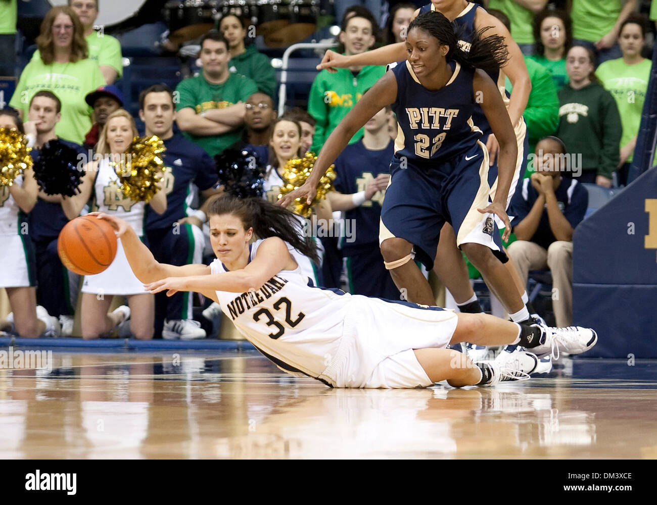 Notre dame forward becca bruszewski hi-res stock photography and images ...