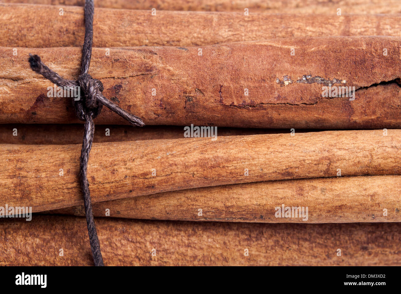 Cinnamon sticks tied hi-res stock photography and images - Alamy