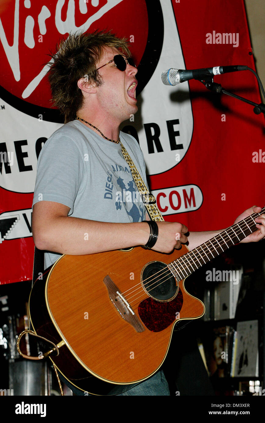 July 30, 2002 - Los Angeles, CALIFORNIA - IN STORE APPEARANCE BY HOWIE ...