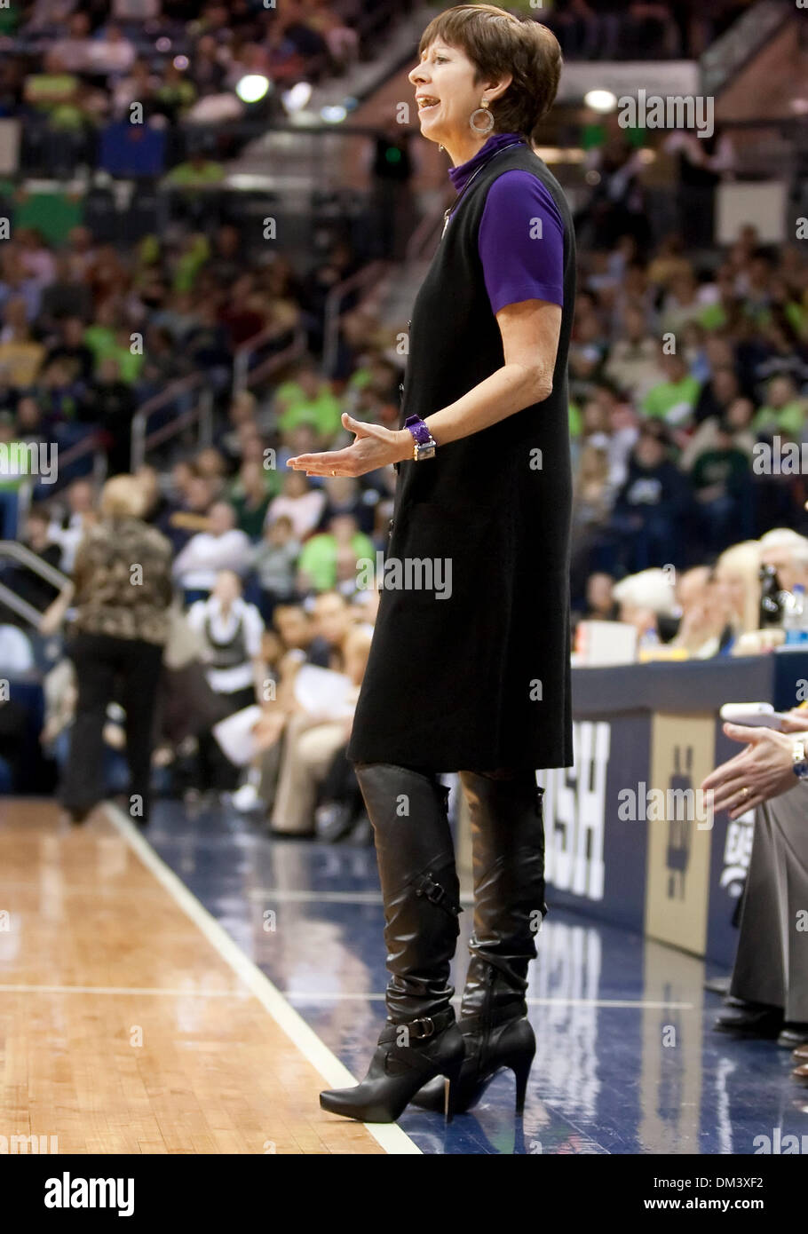 Notre dame head coach muffet hi-res stock photography and images - Alamy