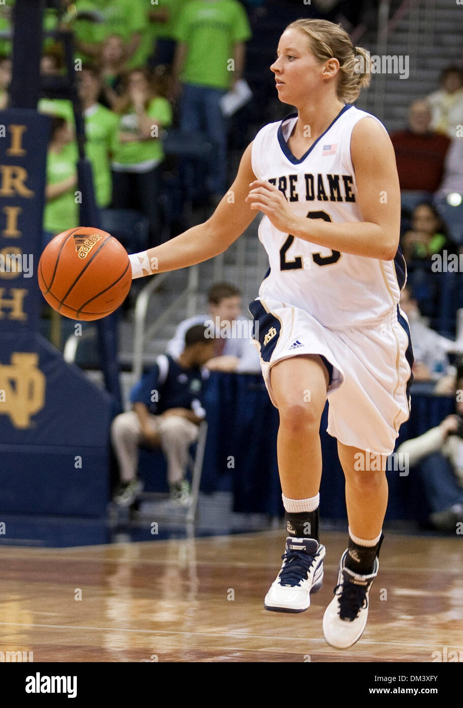 Notre Dame Guard Melissa Lechlitner (23) in second half game action ...