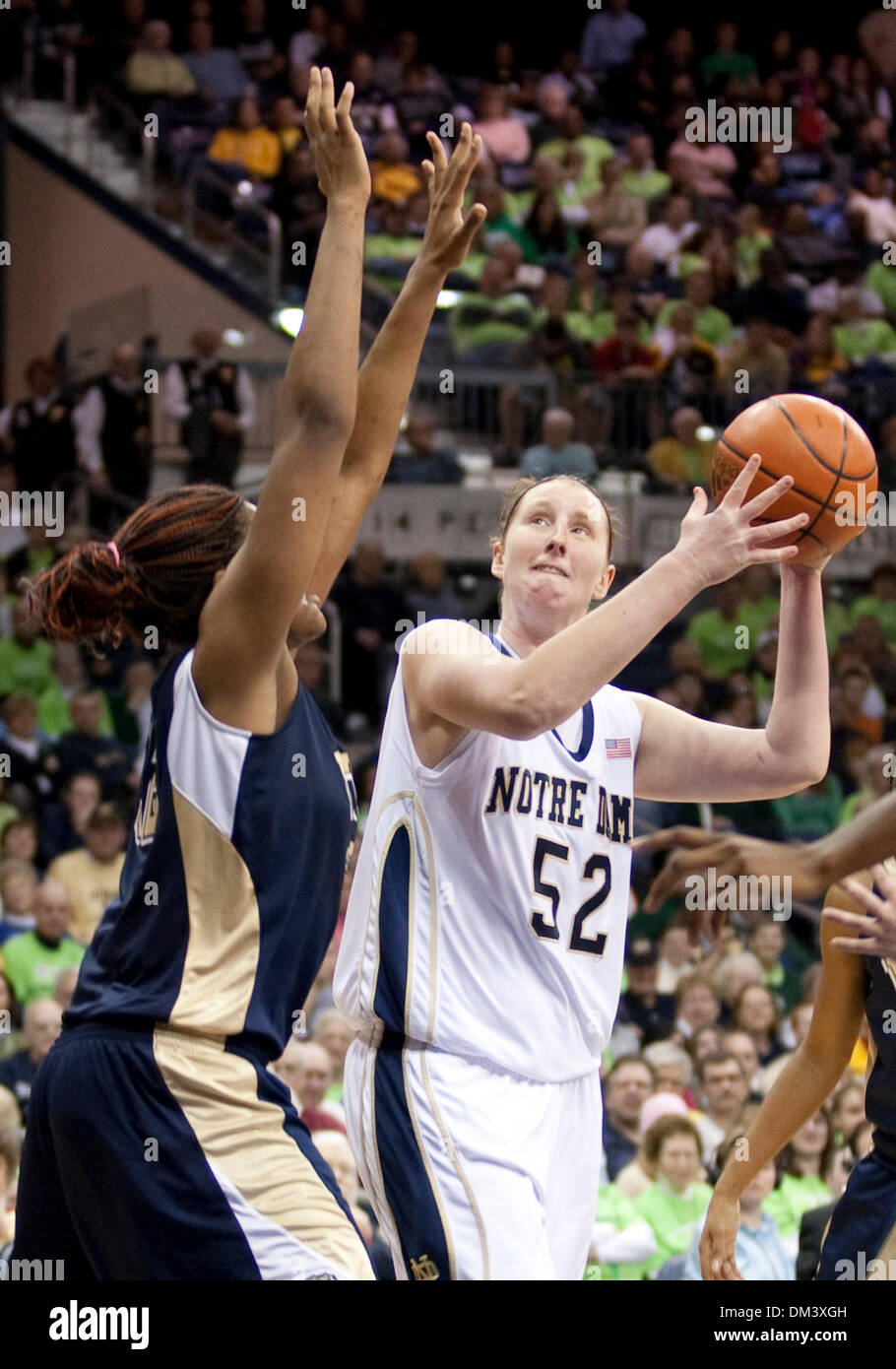 Notre Dame Center Erica Williamson (52 ) in second half game action ...